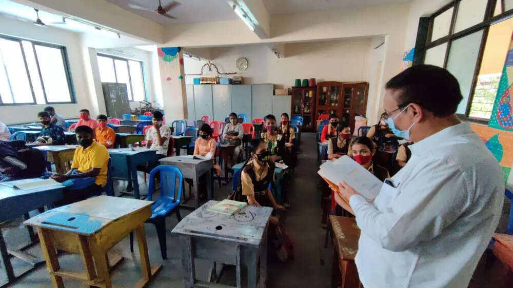 In Pics: Students overjoyed as schools reopen in Mumbai, Thane | The ...