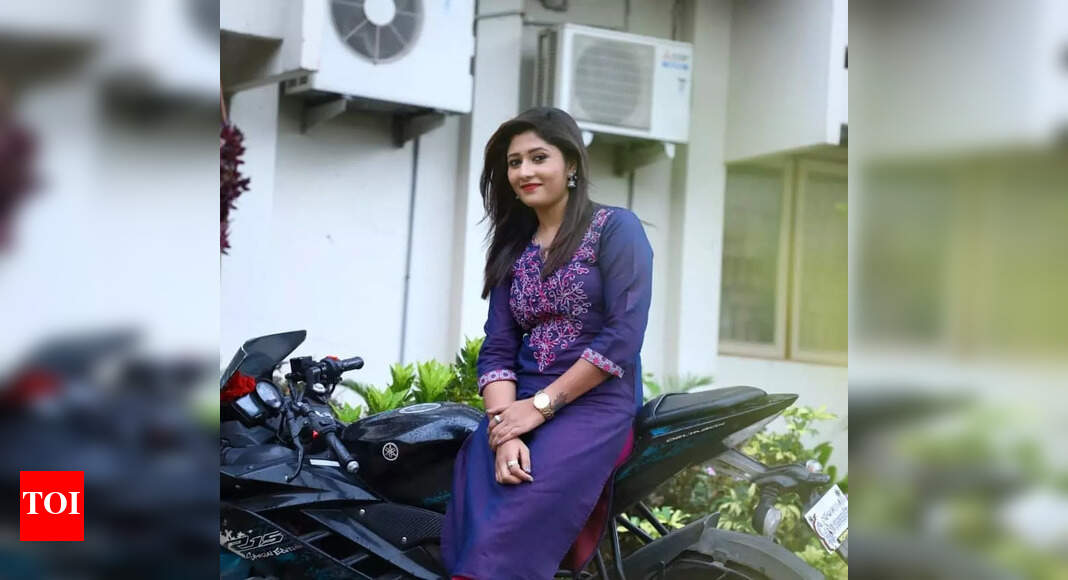 What makes young TV actors snap? - Times of India