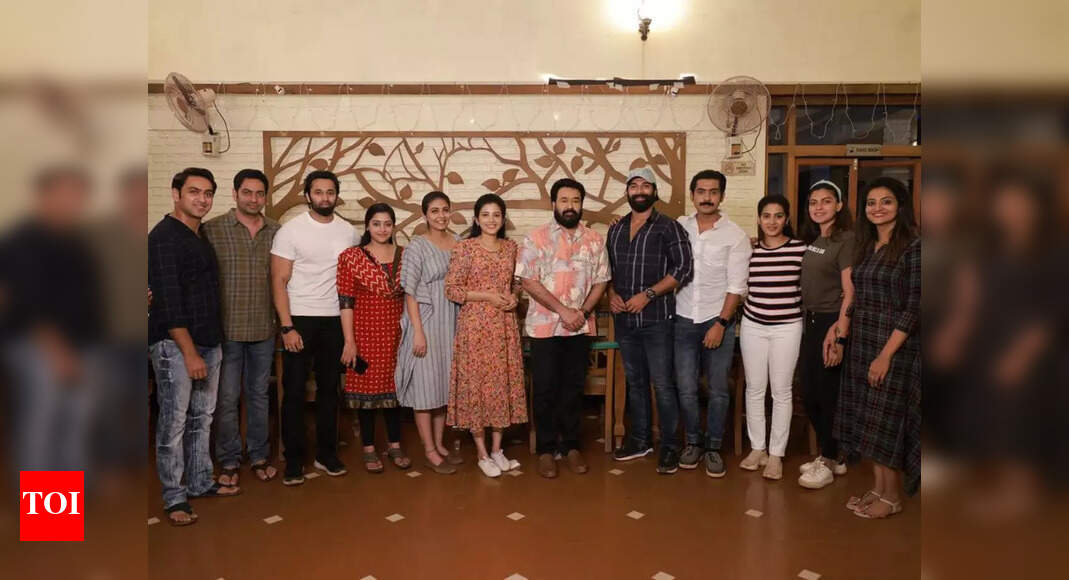 Anusree turns emotional as ‘12th Man’ shoot wraps up | Malayalam Movie ...