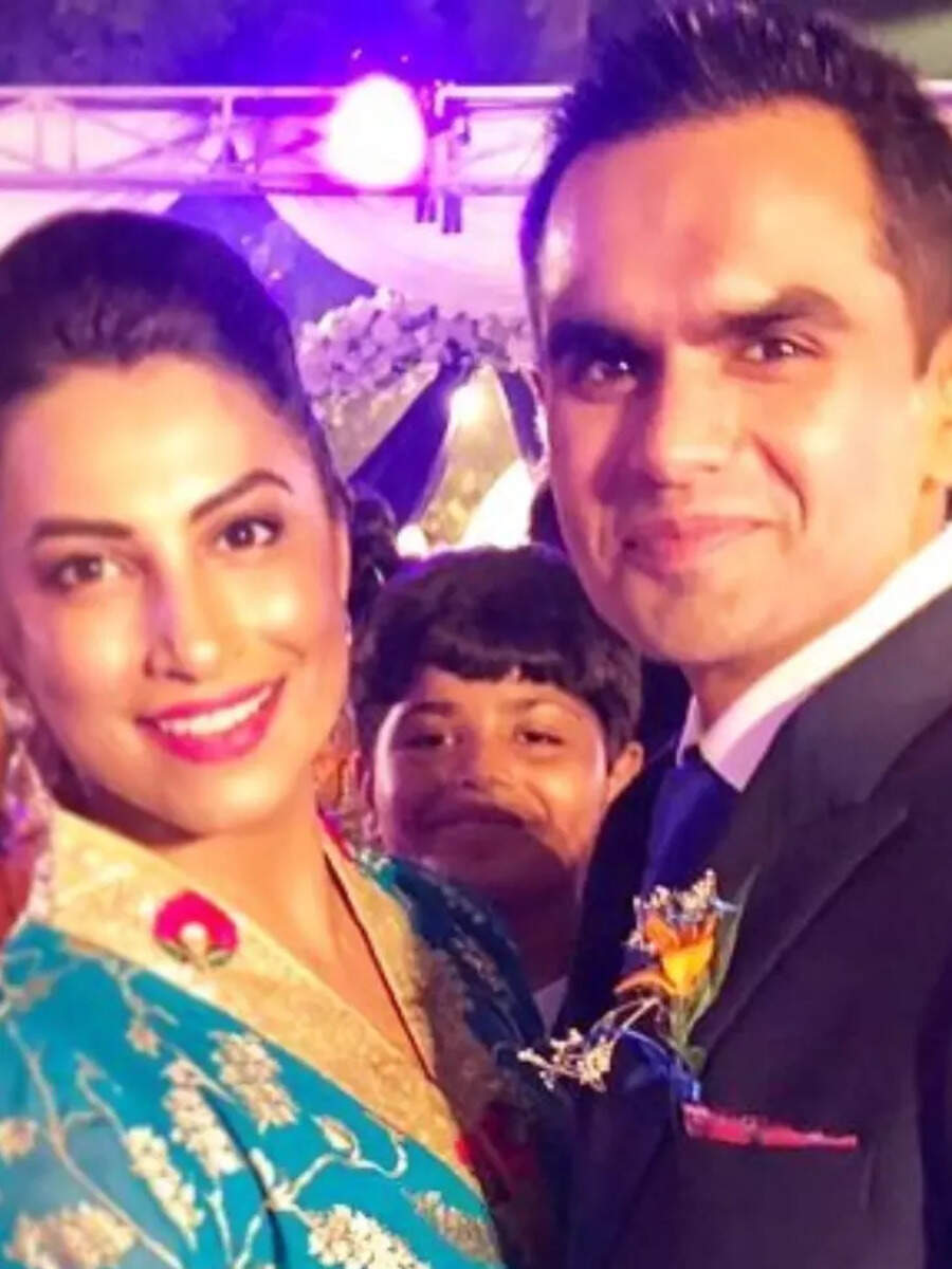 Romantic pics of Sameer Wankhede and Kranti Redkar | Times of India