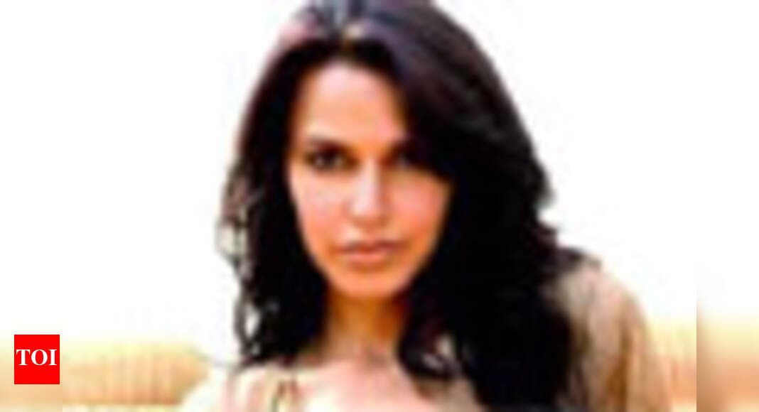 When Neha met her childhood friend | Hindi Movie News - Times of India