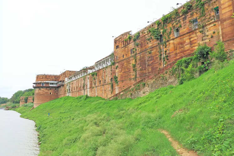 Uttar Pradesh Forts: Discover the five historic forts of Uttar Pradesh ...