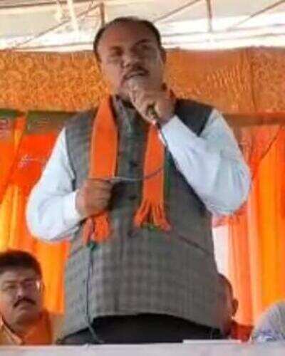 BJP councillor accuses carpenter of cheating with poor quality ...