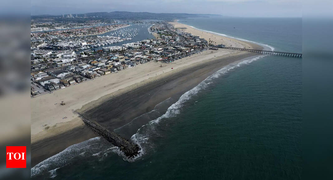 Beaches in southern California city to reopen after oil spill - Times ...