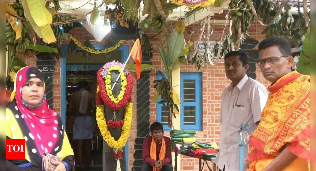 Karnataka: Muslim woman offers puja at Hindu temple built by husband ...