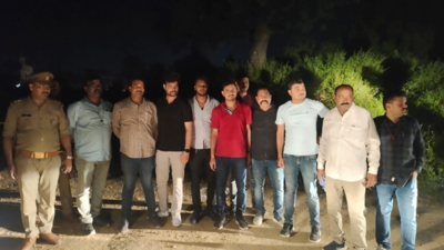 Bangladesh: Gang of Bangladesh: They wield walkie-talkie and use trains ...