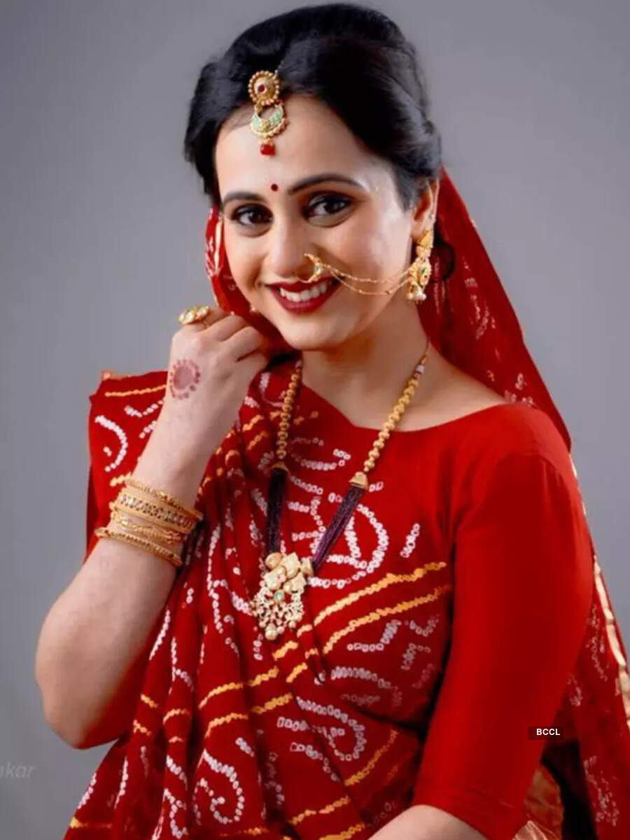 Navratri 2021: Sai Ranade's beautiful pics in red Bandhni saree | Times ...
