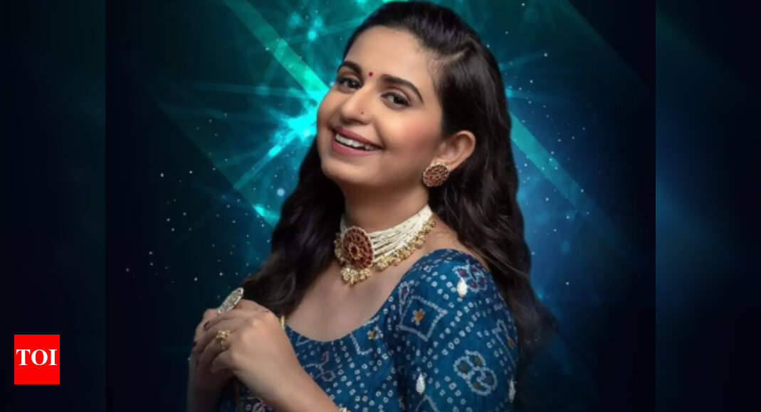 Kinjal Dave gives a live Navratri performance in Hyderabad | Gujarati ...