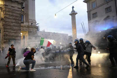 Covid: Protests and blockades: Italy braces for new Covid rules - Times ...