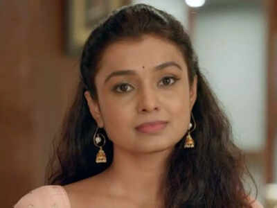 Imlie: Imlie witness Malini selling the idol to a poor family - Times ...