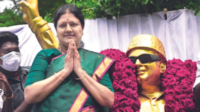 On AIADMK anniversary, ‘general secretary’ V K Sasikala takes fight to ...