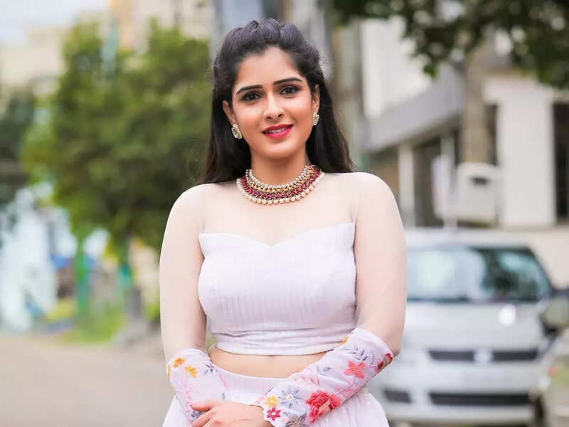 supritha satyanarayan: Actress Supritha Satyanarayan gets nostalgic ...