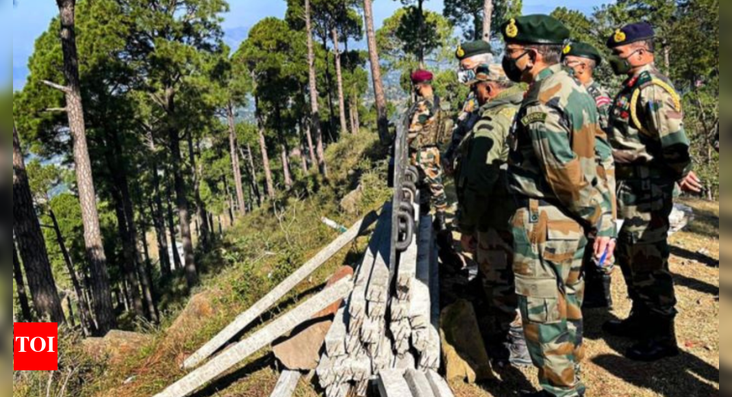 Army chief visits forward areas of Rajouri & Poonch, reviews security ...