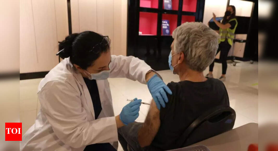 Americans can mix and match Covid-19 boosters but original vaccine ...