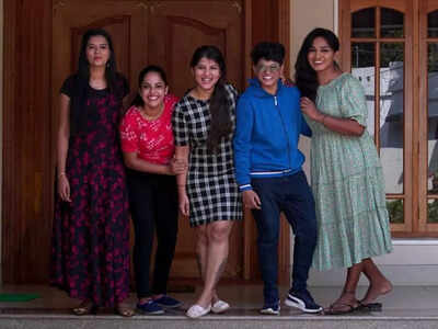 New sitcom 'Ladies Room' gains attention; transgender Kanimol plays a ...