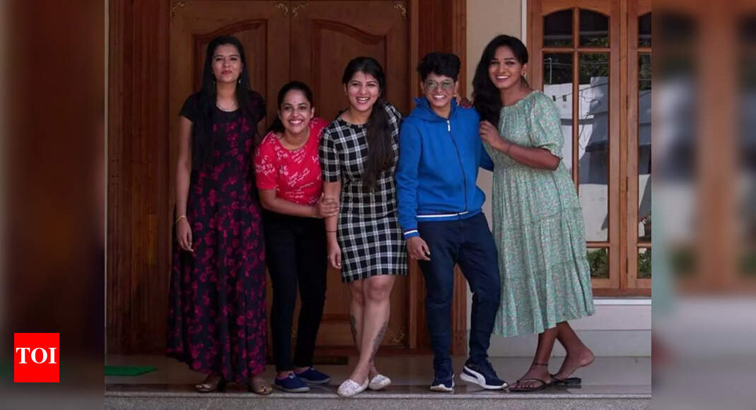 New sitcom 'Ladies Room' gains attention; transgender Kanimol plays a ...