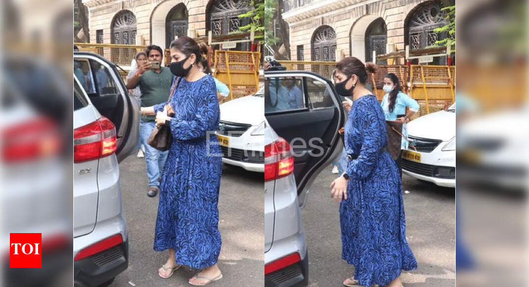 Shah Rukh Khan's manager visits NCB office | Hindi Movie News - Times ...