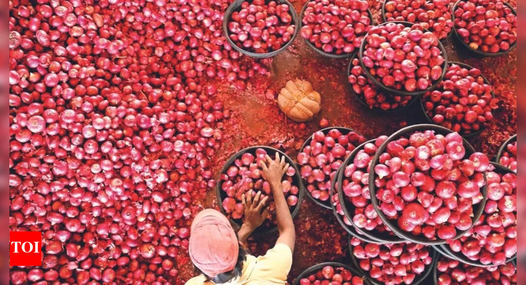 Maharashtra: Onion prices up 15 per cent at Lasalgaon APMC | Nashik News - Times of India