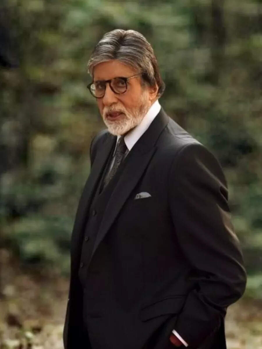 Bollywood stars who have more than one home in Mumbai | Zoom TV