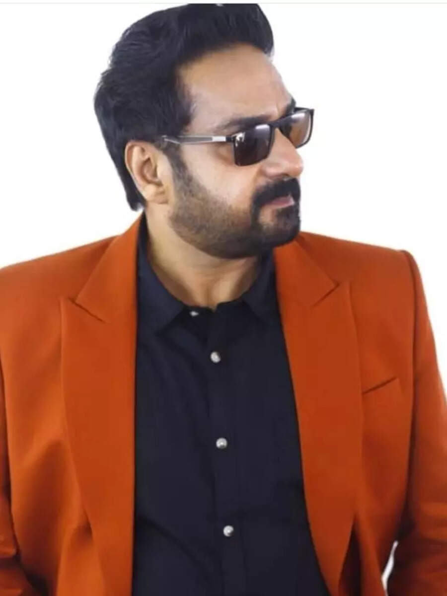 10 dapper suit looks of Shiju AR | Times of India