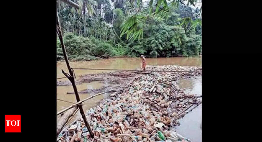 Kerala: His simple mechanism traps floating plastic waste | Kozhikode ...