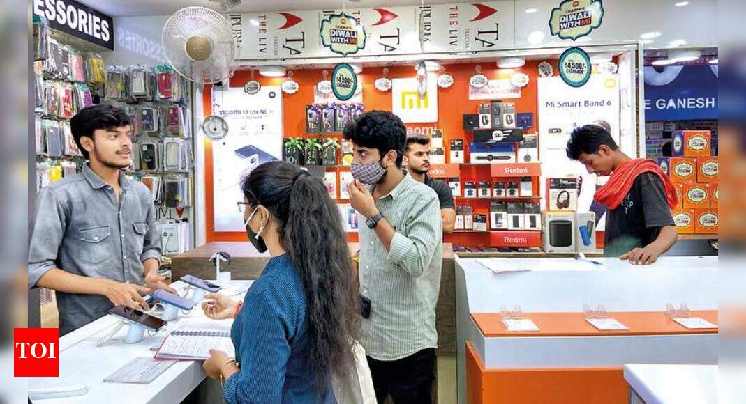 Electronic bazaar abuzz but buyers go for low-cost items | Lucknow News - Times of India