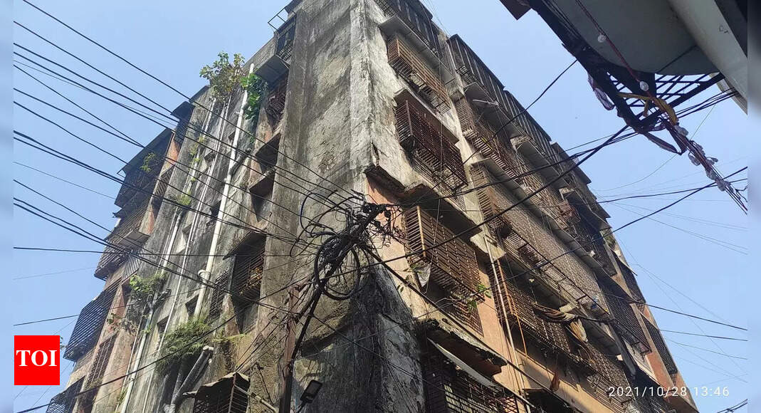 Ulhasnagar: 50 people displaced in second slab collapse this week ...