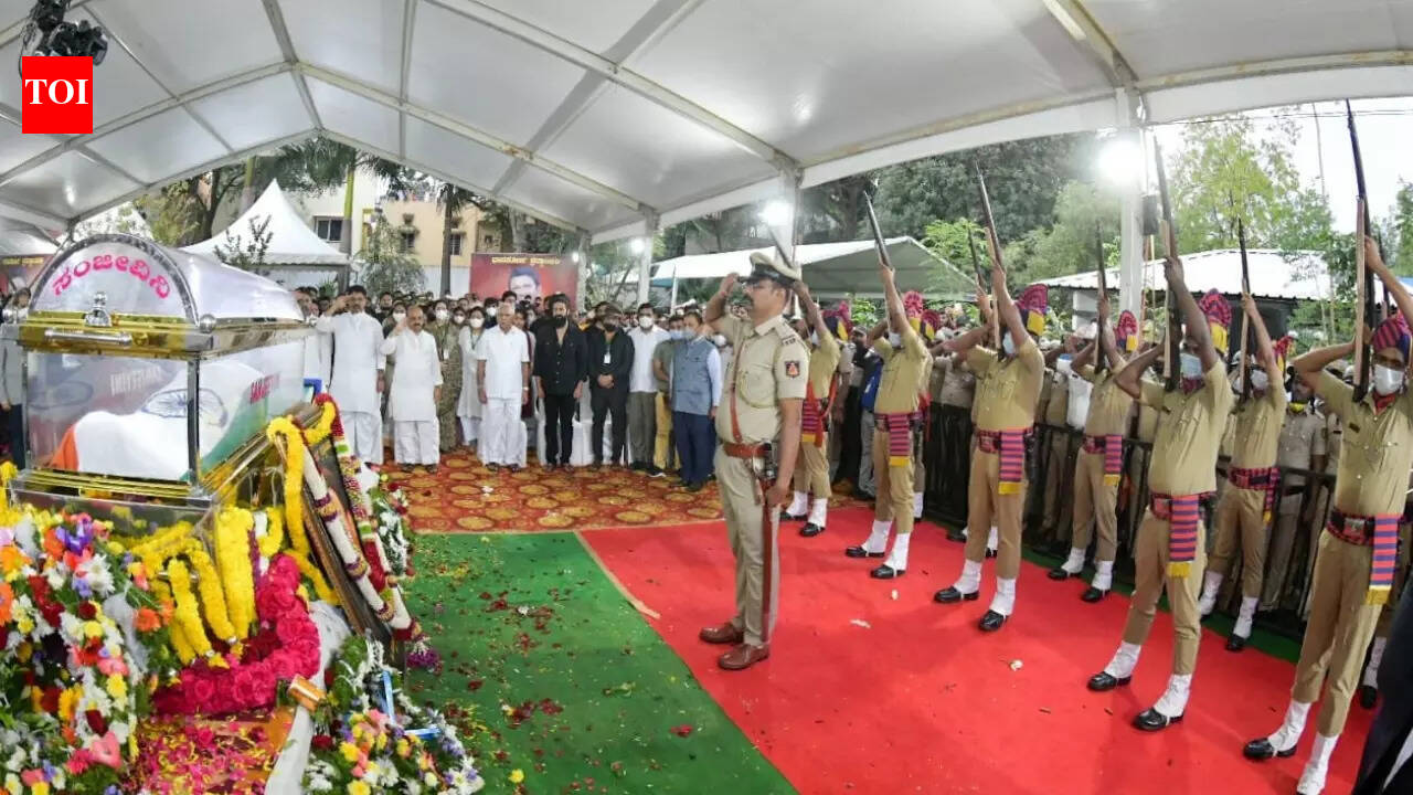 Puneeth Rajkumar live updates: Last rites performed with state honours ...