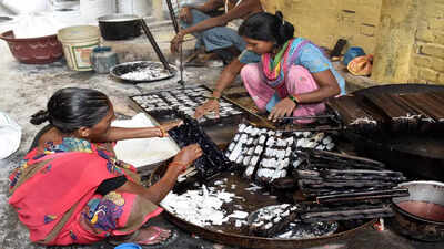 Diwali: Gatta, batasha & khilone losing taste this festive season ...