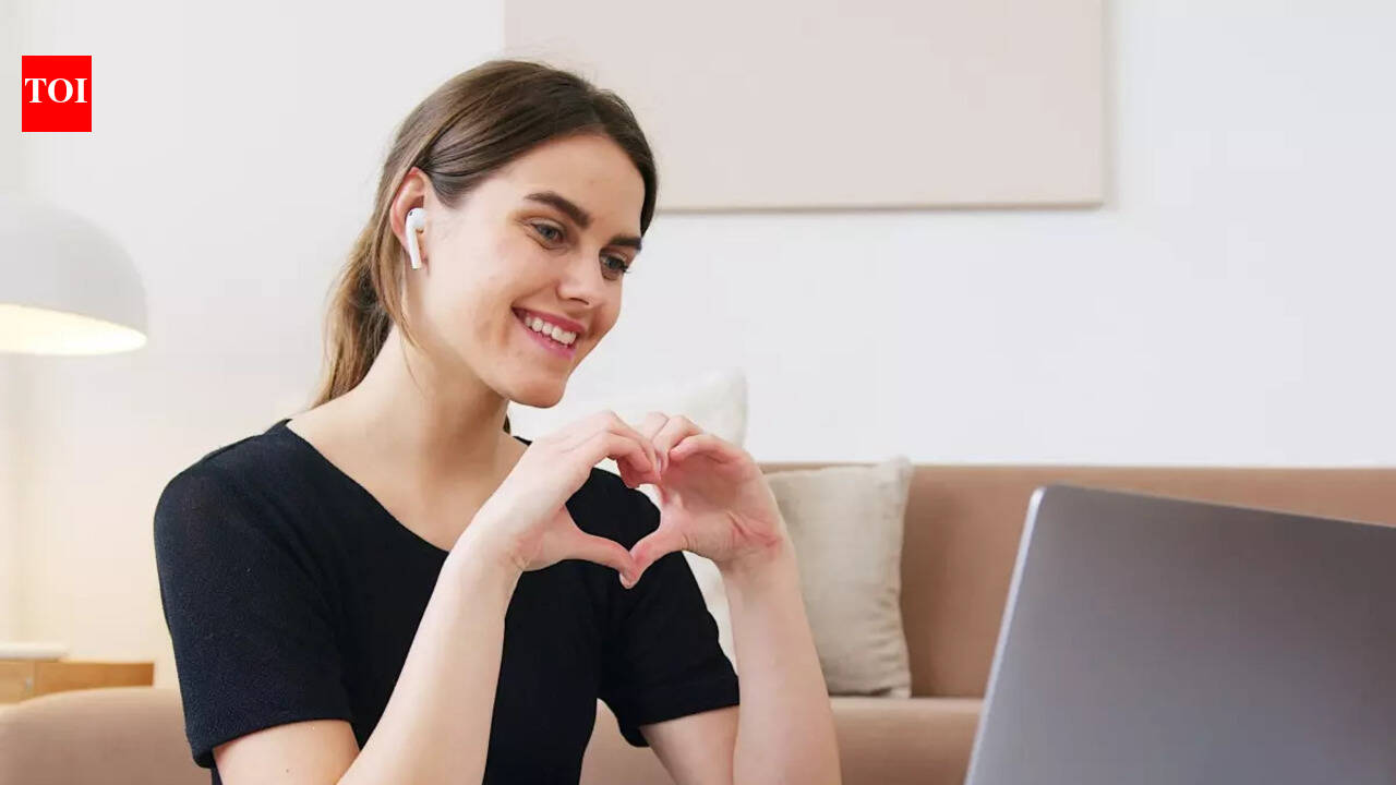 Pros of being in a virtual relationship
