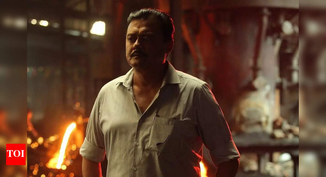 Saswata Chatterjee returns as top cop Shabor Dasgupta, see first pic ...
