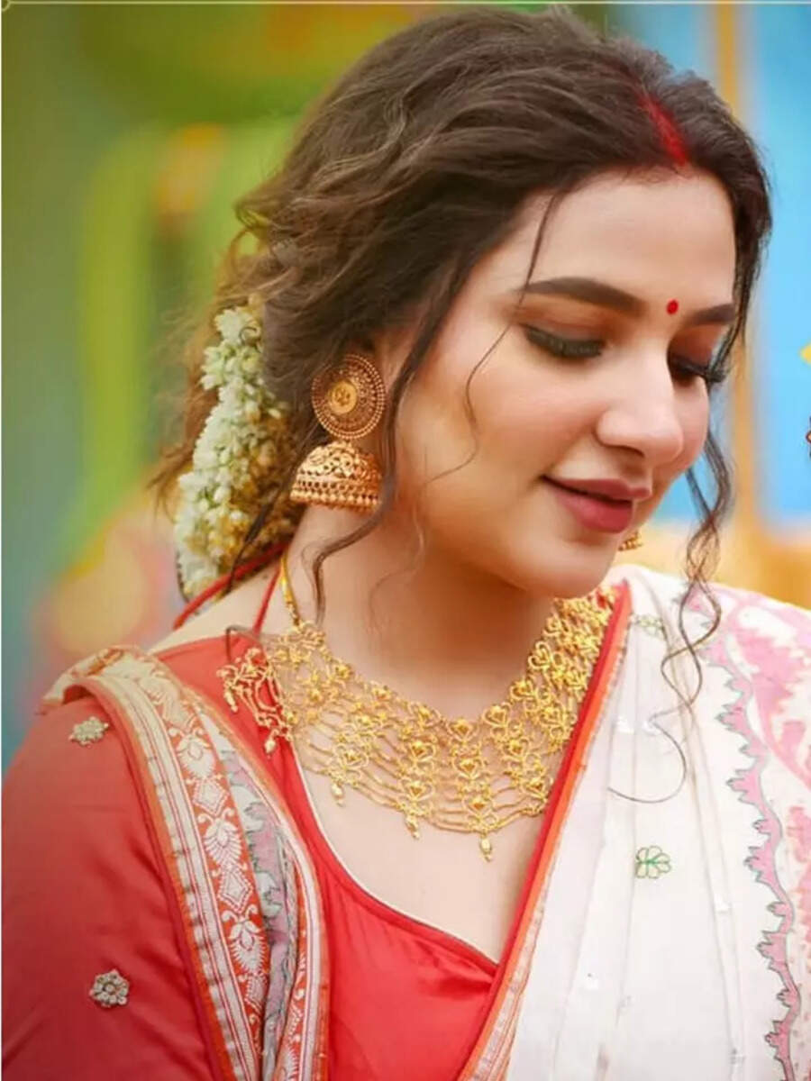 Drape it like these Bengali beauties | Times of India