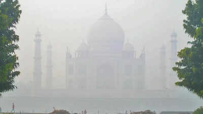 Diwali pollution: Taj Mahal ‘disappears’ in thick veil of smog | Agra ...