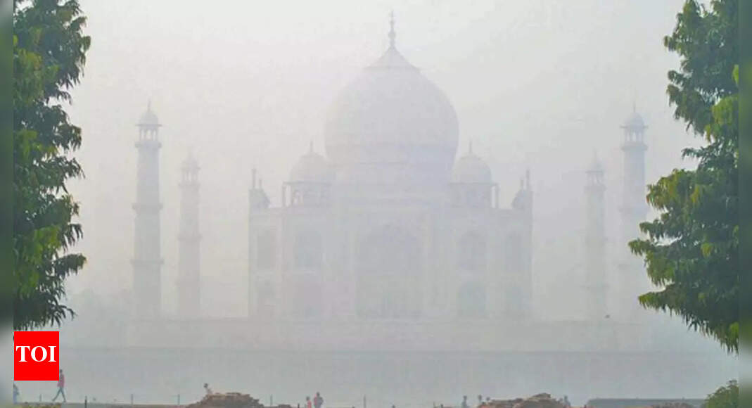 Diwali pollution: Taj Mahal ‘disappears’ in thick veil of smog | Agra ...