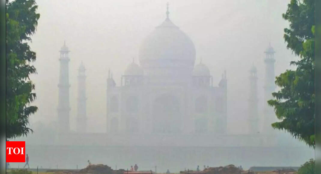 Diwali pollution: Taj Mahal ‘disappears’ in thick veil of smog | Meerut ...