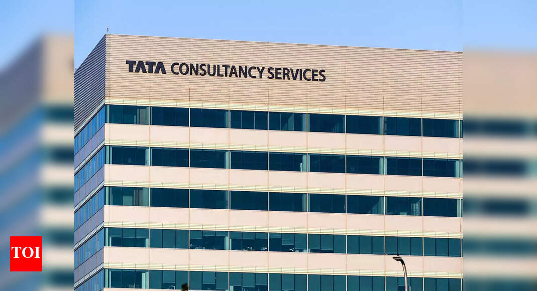 Anand Mahindra welcomes TCS to the world of electric racing - Times of ...