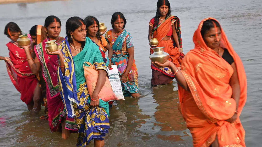 Chhath Puja celebrations: Photos of decked up ghats, markets | The ...