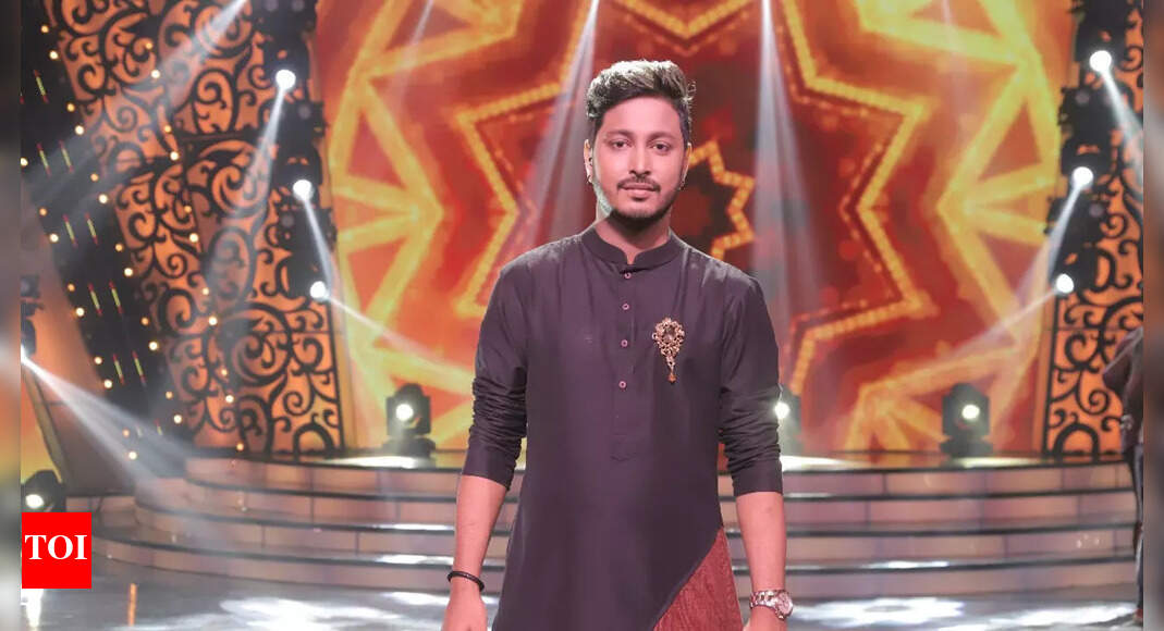 Sangeet Er Mahajuddho contestant Arfin Rana croons the title track of ...