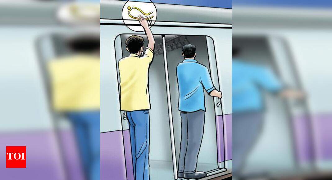 Mumbai: Snatcher hides stolen gold chain in train roof groove | Mumbai ...