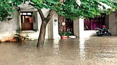 Several police quarters flooded in Chennai, families marooned | Chennai ...