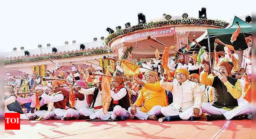 Record 112 Bhavai artists play bhungal | Rajkot News - Times of India