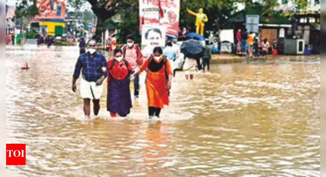 Kerala Rain: Heavy rain lashes Kerala, dams near danger mark | Kochi ...