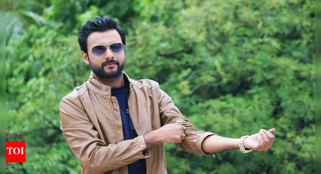 Actor Indrasish Roy turns a year older - Times of India