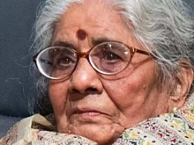 Manu Bhandari passes away at 90 | Hindi Movie News - Times of India