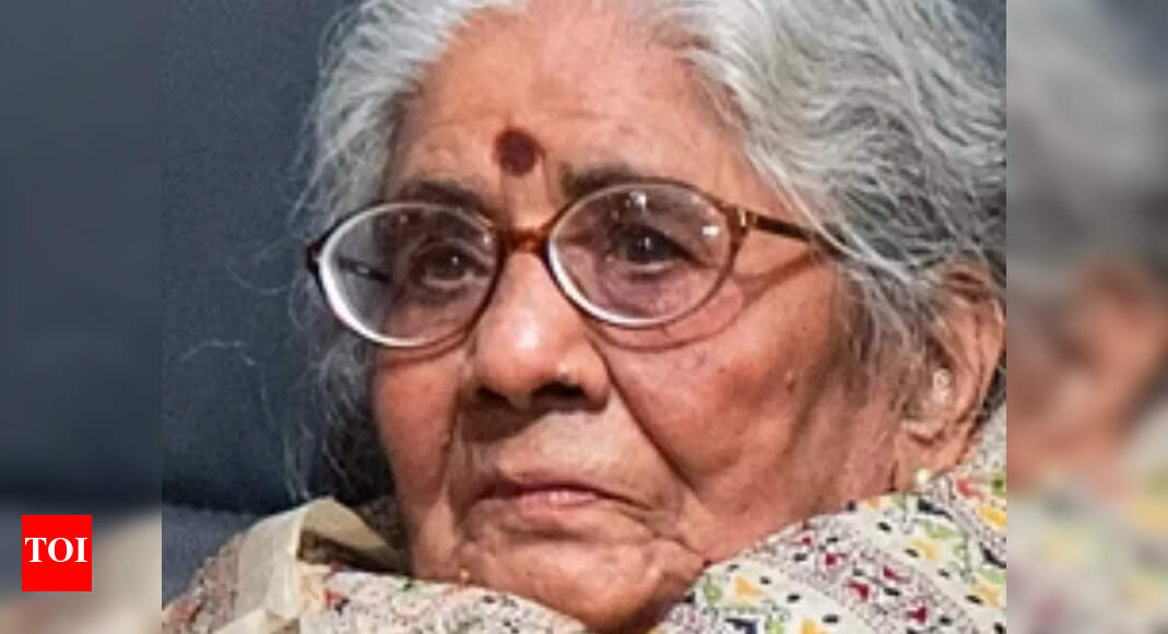 Manu Bhandari passes away at 90 | Hindi Movie News - Times of India