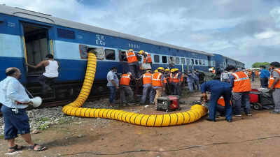 Andhra Pradesh: Railway's Waltair division holds mock drill for relief and rescue operations ...