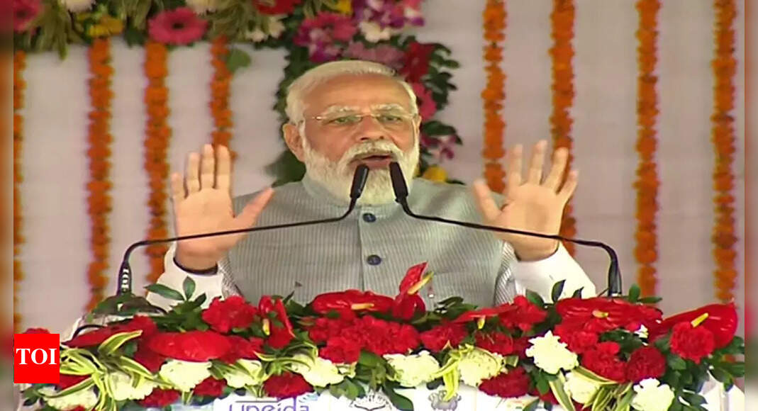 Modi: Previous govt had handed over UP to mafia, poverty, says PM Modi ...