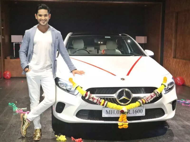 Sukh Mhanje Nakki Kay Asta actor Mandar Jadhav buys a swanky new car ...