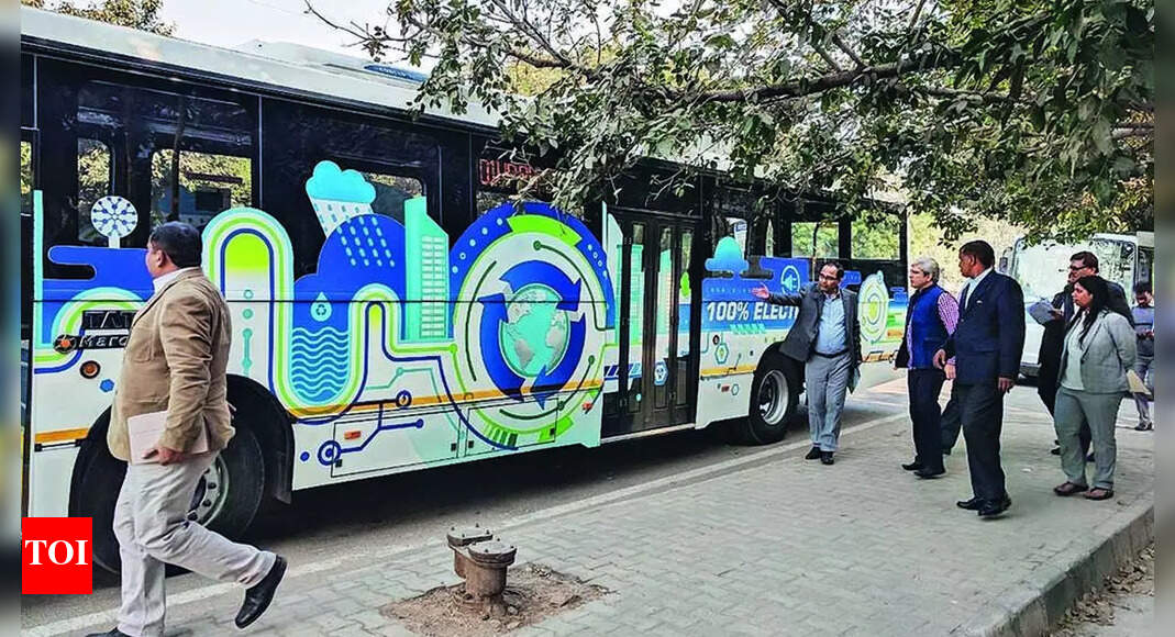 Dtc: Delhi to get its first lot of electric AC buses this week | Delhi ...