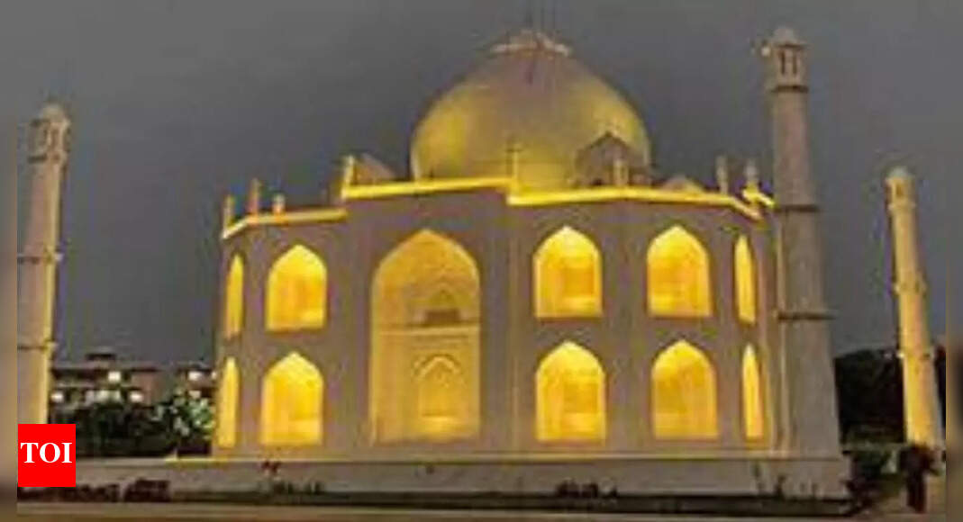 Madhya Pradesh man builds mini Taj Mahal as message of love | Indore ...